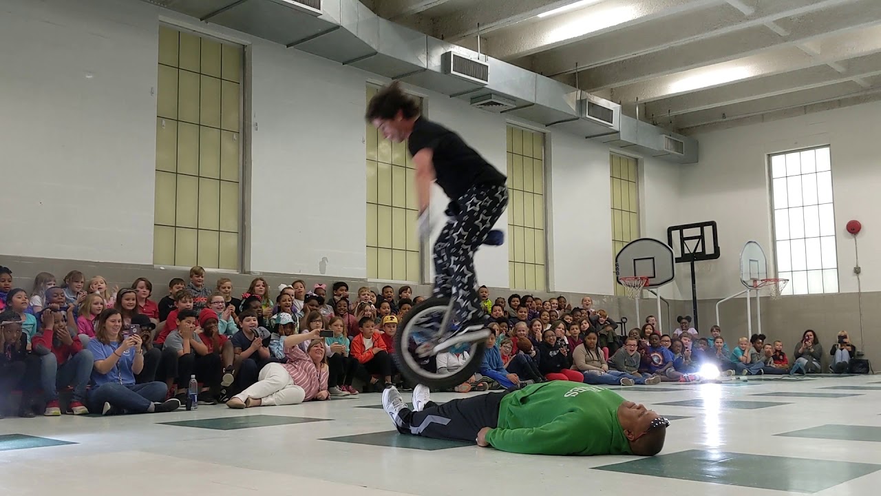 2019 Unishow Universe USA tour - YouTube