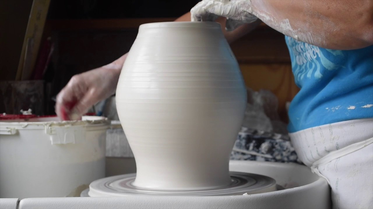 Quick Pottery - Making a Large Urn - YouTube