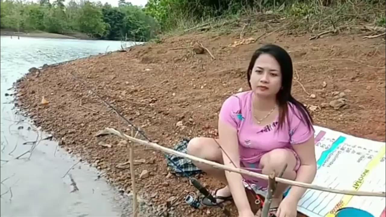 cewek mancing ikan dapat banyak - YouTube