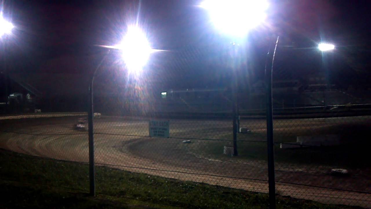 Shayle Bade first time in a 305 at Eagle Raceway - YouTube