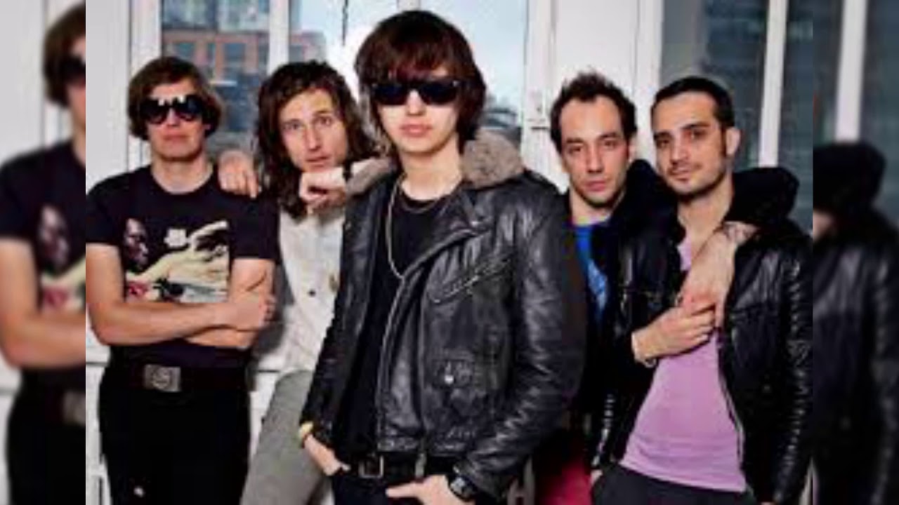 Razorblade- The Strokes (ONLY VOICE/ SOLO VOZ) - YouTube