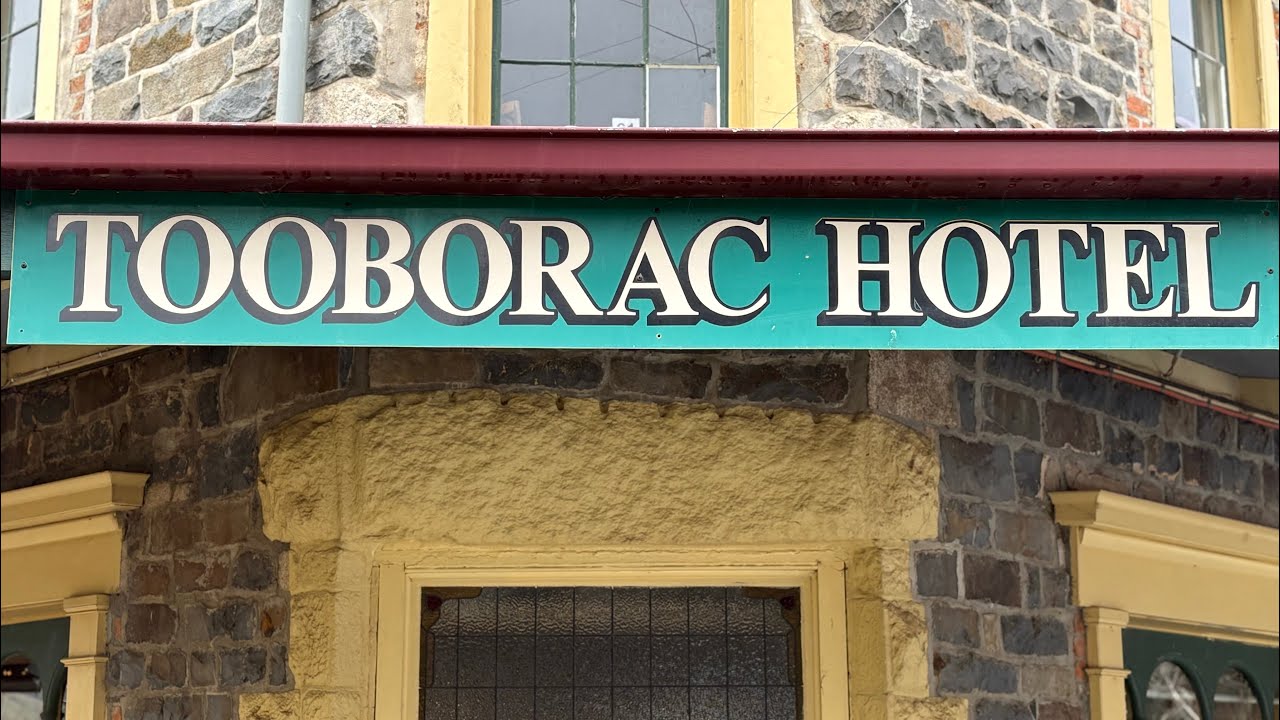 Parma and Pony Life l Tooborac l Tooborac Hotel - YouTube