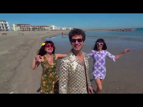 Les Filles de l'Air à la plage