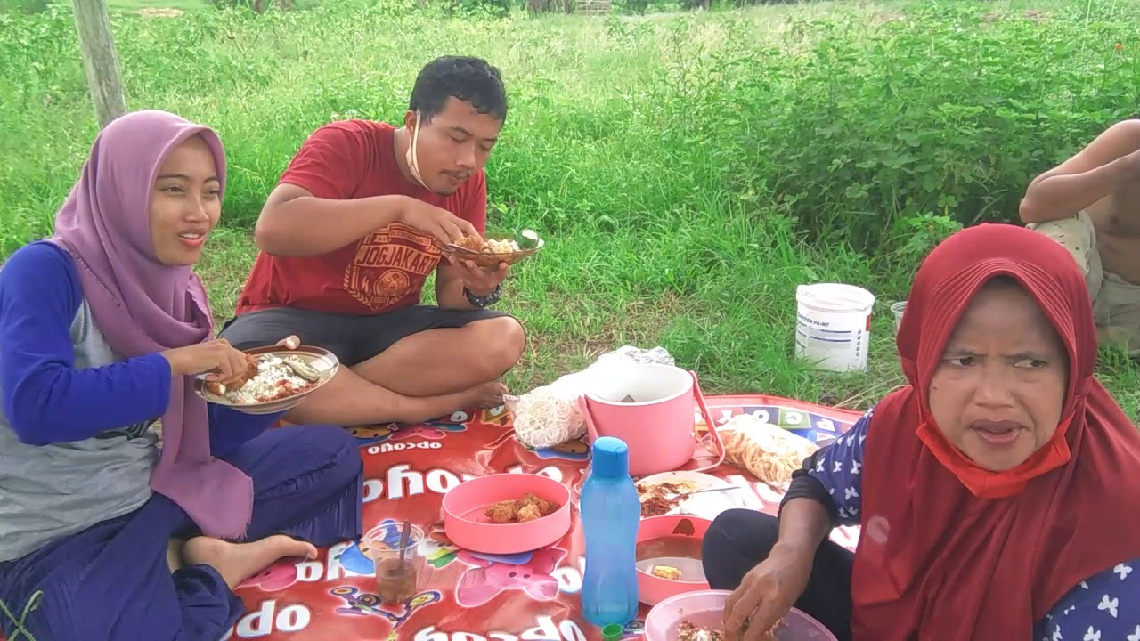 BELAJAR BERKEBUN SAMBIL PIKNIK (learn gardening on a picnic) - YouTube