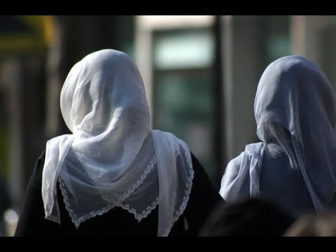 Women who remove their headscarves