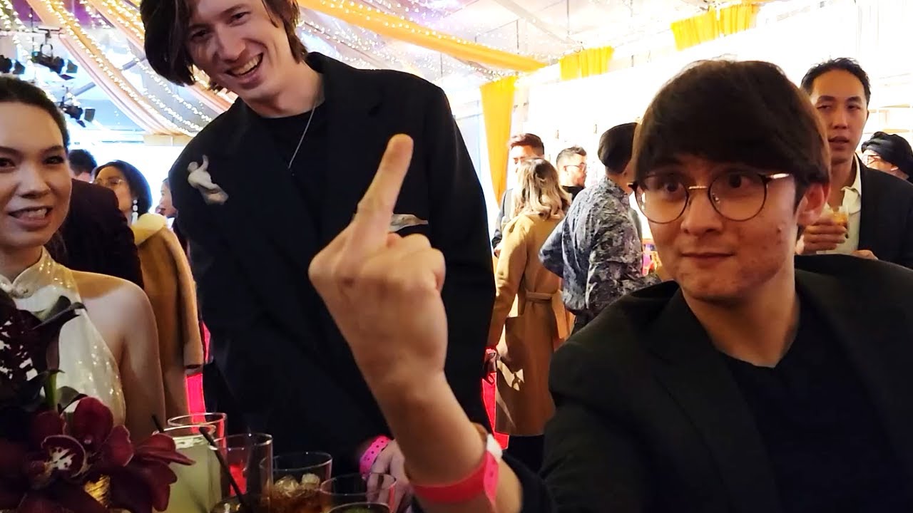 Micheal Reeves Shows Magician, Kevin Li, NEW Magic Trick - YouTube