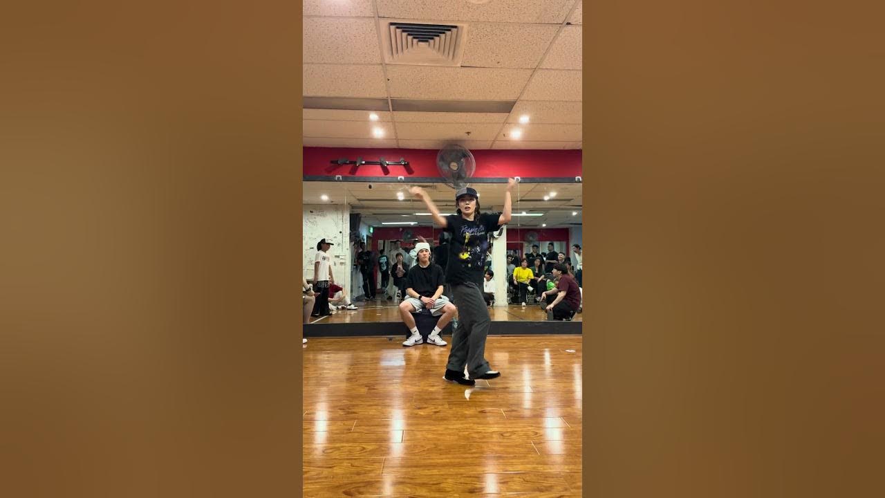 8. TOP 16-1: Funky Mina vs Lawrence | 1v1 POPPING | Johann’s Funktion - YouTube