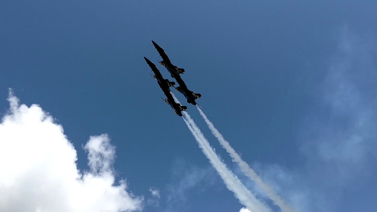New York Air show Blue Angels LOW PASS F18 diamond flyby - YouTube