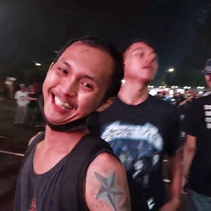 Moshing ALONE AT LAST - YouTube