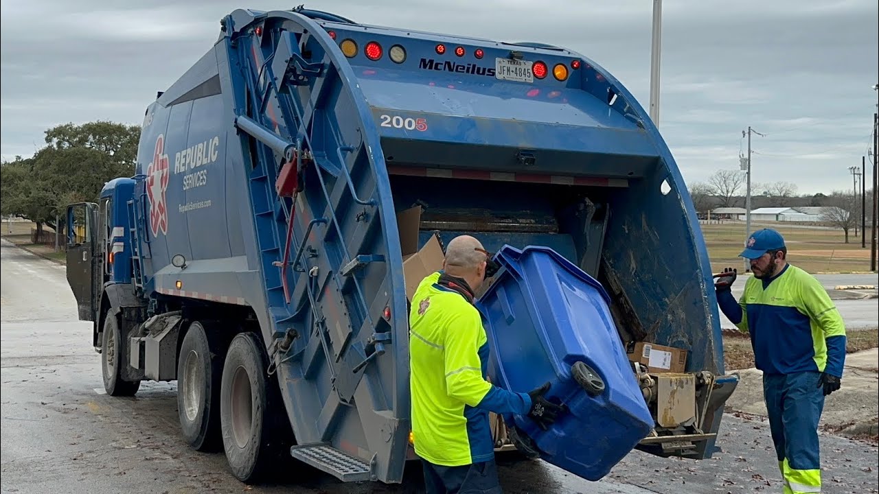 Ex ACI Republic Services Pete 320 McNeilus Rear Loader Garbage Truck ...