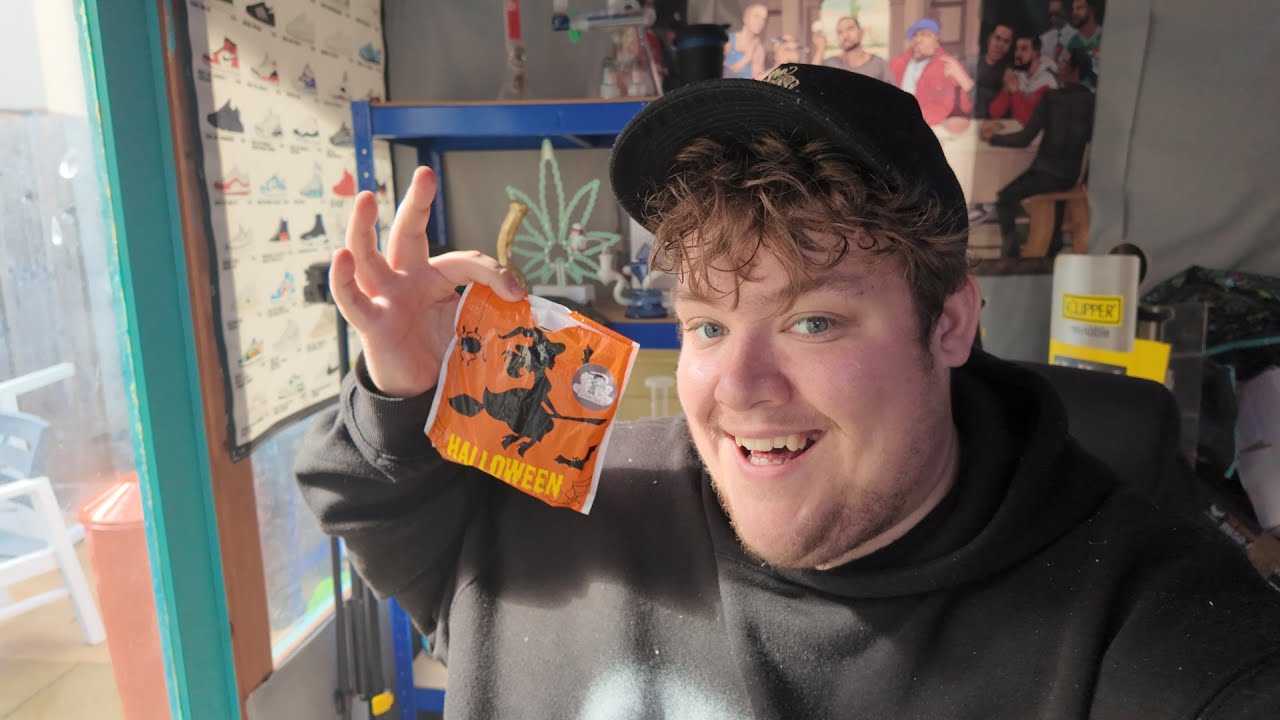 Trick Or Treat Plug Edition - YouTube