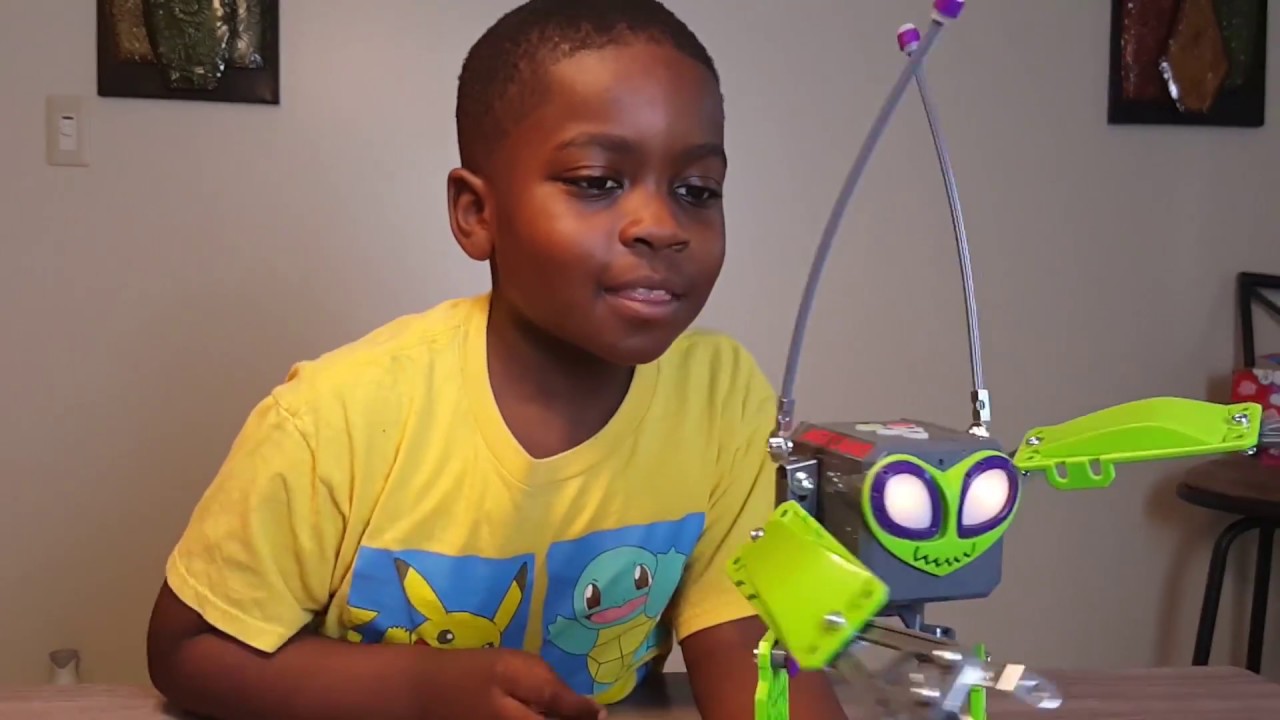 Meccano micronoid Cool, super fighting, talking robot - YouTube