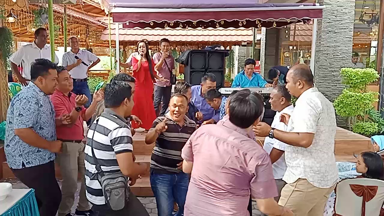 Tolan Tiga Indonesia di Musi Rawas Goyang - YouTube