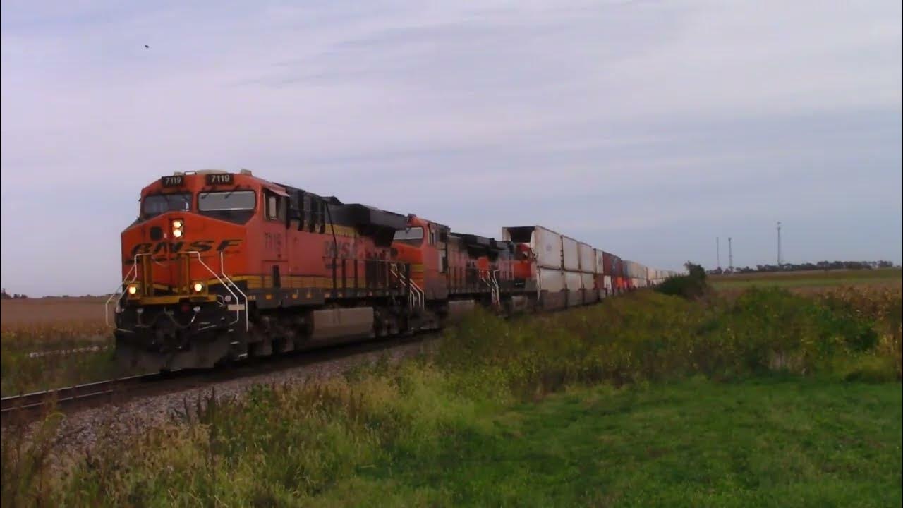 Afternoon BNSF Z-CHCSSE6 Rumbles into Shabbona, IL on the Aurora Subdivision!! - YouTube