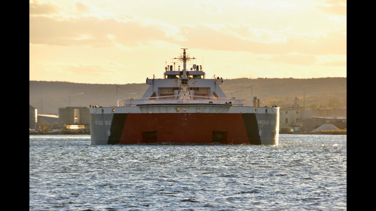 Best looking Tug/Barge combo out there in my opinion! The Presque Isle ...