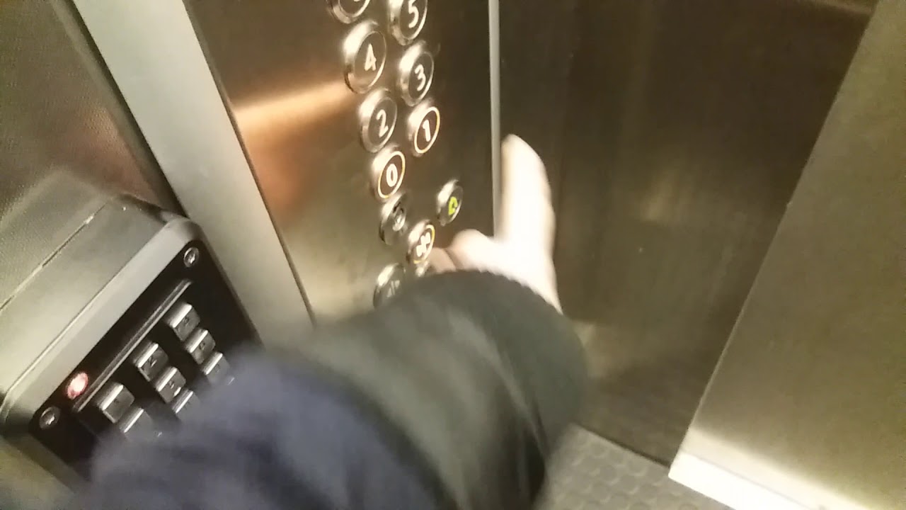 *DOOR CLOSE BUTTON STUCK IN* Really Nice Left Kone Monospace Lift in ...