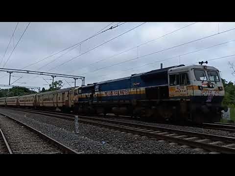 Kalyan WDP4D Hauled Ernakulam Pune Superfast Express Crossing Ullal Railway Station. - YouTube