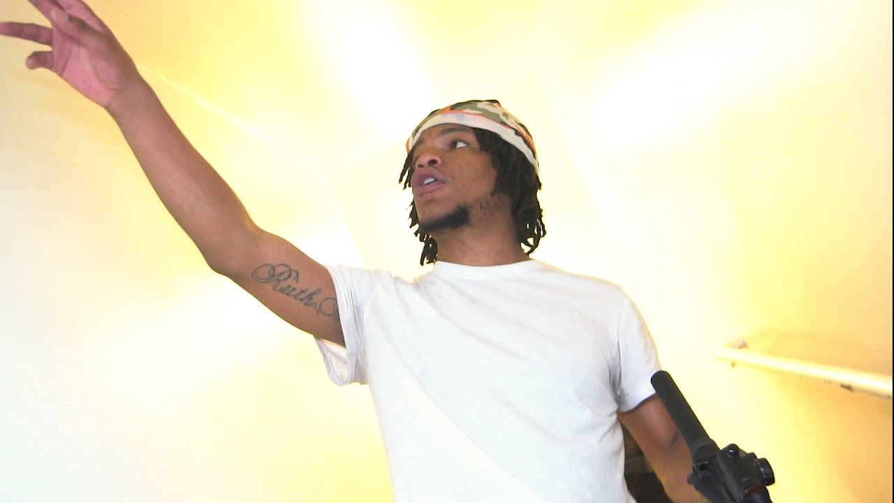 AJ Bee - EST FLOW (Official Music Video) - YouTube