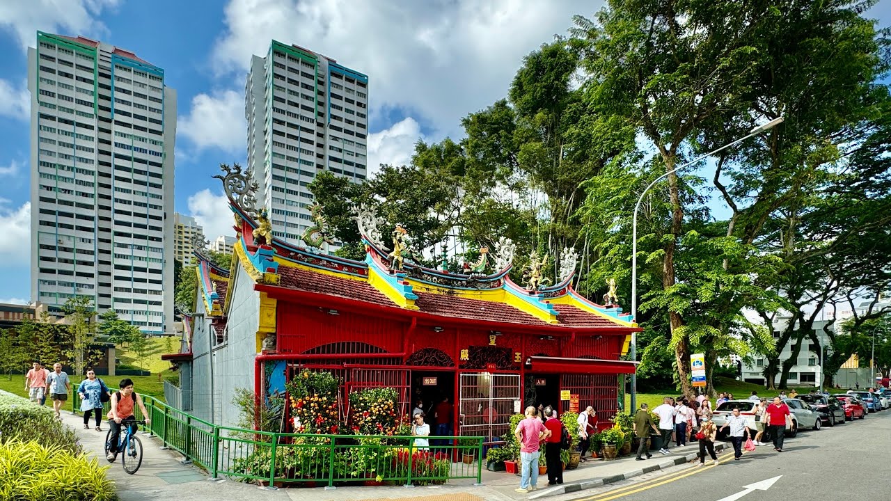 🇸🇬 Temple Walk: Devotees Throng Temple for Jade Emperor near Havelock ...