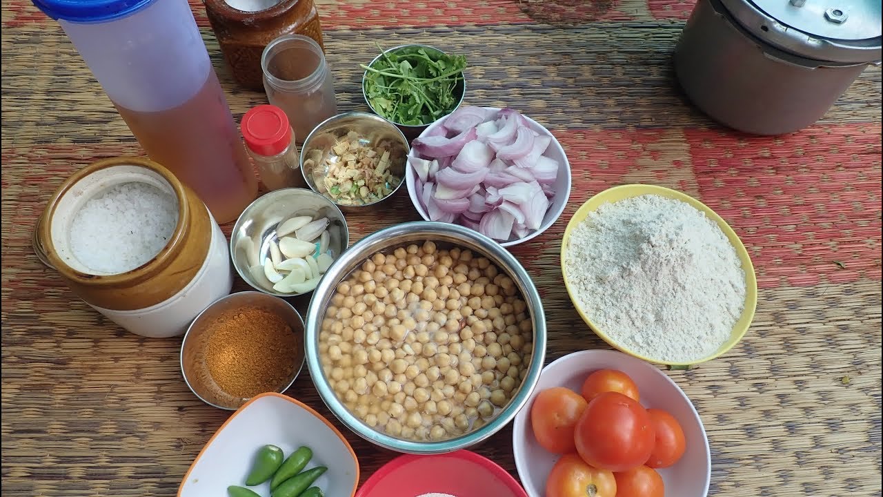 Village food Recipe / Puri Recipe / Chana Masala Recipe / Cooking By ...