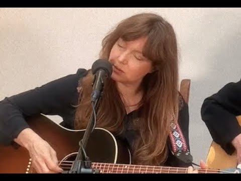 Kate Ellis – Another Way (handmade acoustic) - YouTube