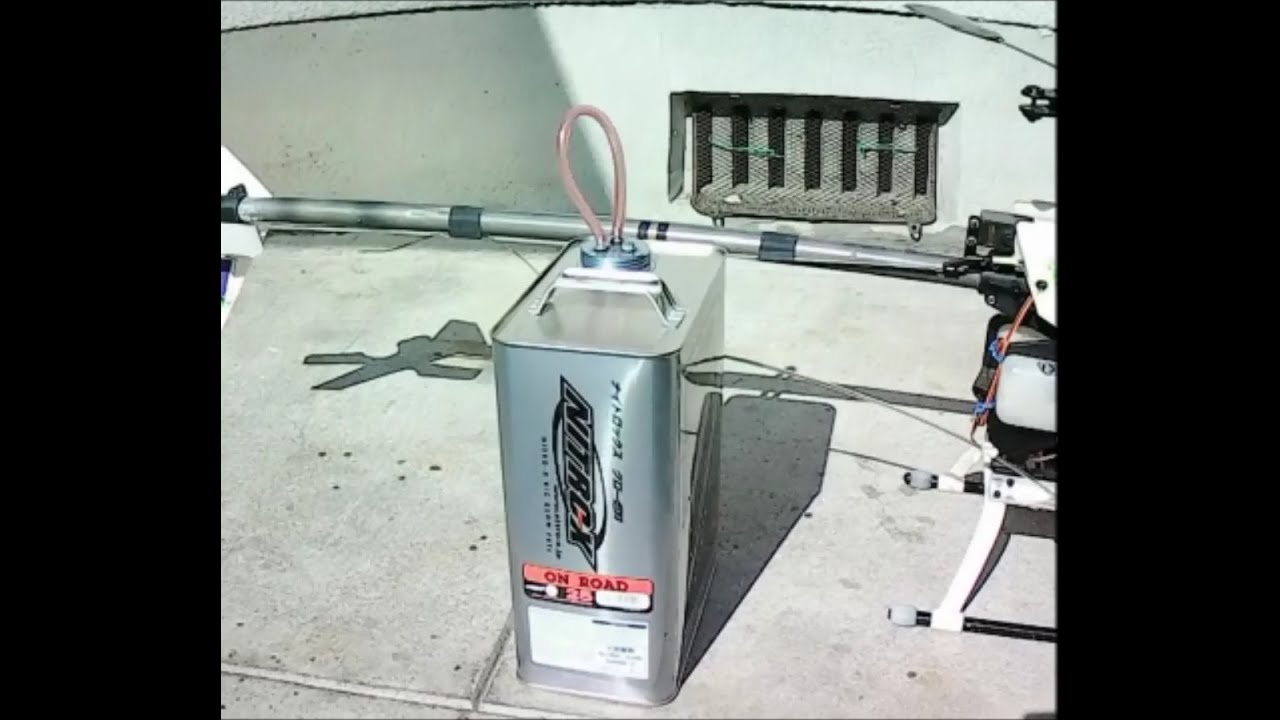 狭い空間でエンジンヘリを浮かす、カルトスペースバロンKALT ENFORCER ZR板ばねヘッドで安定良く飛びました(^^)燃料はヘリ用では ...