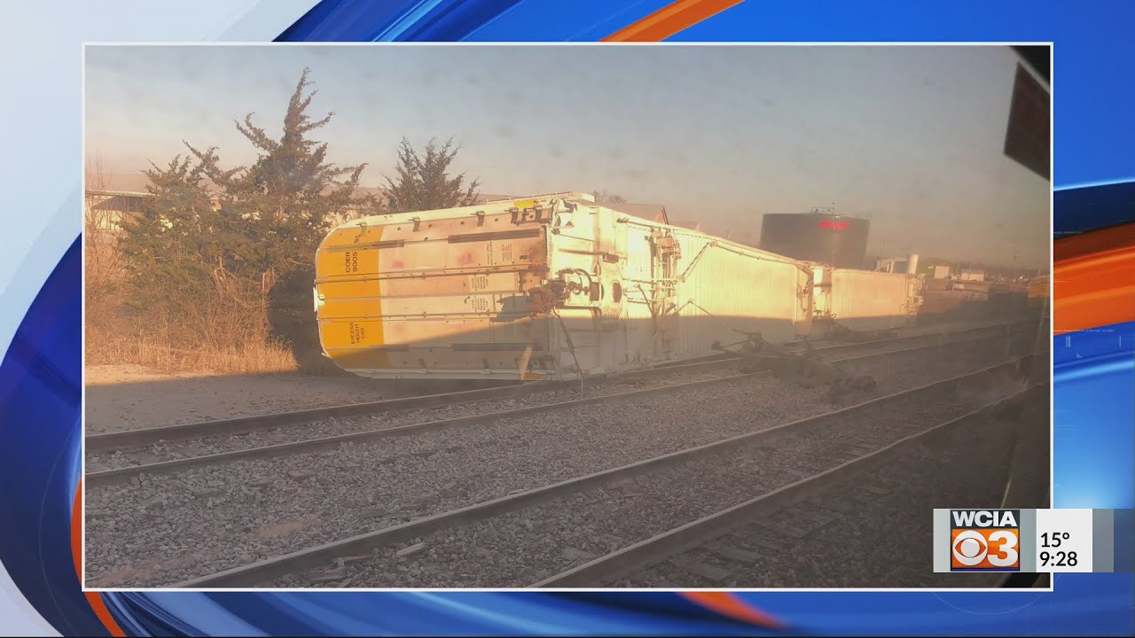Train derailment - YouTube