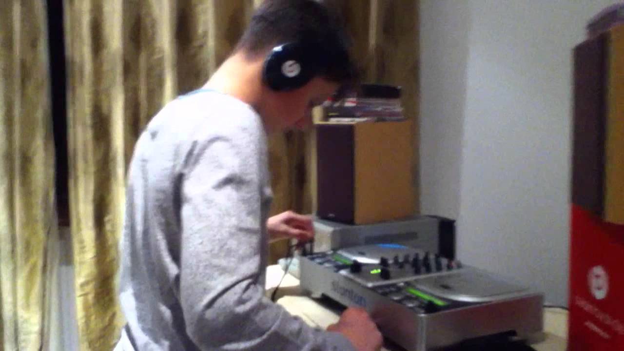 DJ Chipmunk & DJ BoomTing's mix of Aloe Blacc - YouTube
