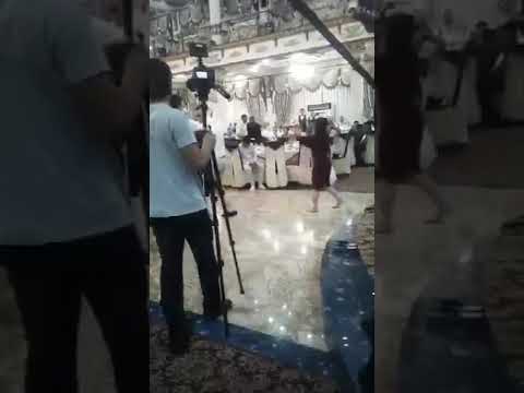 Bu xala toyda qan edir.baxdiqca gulmelidir