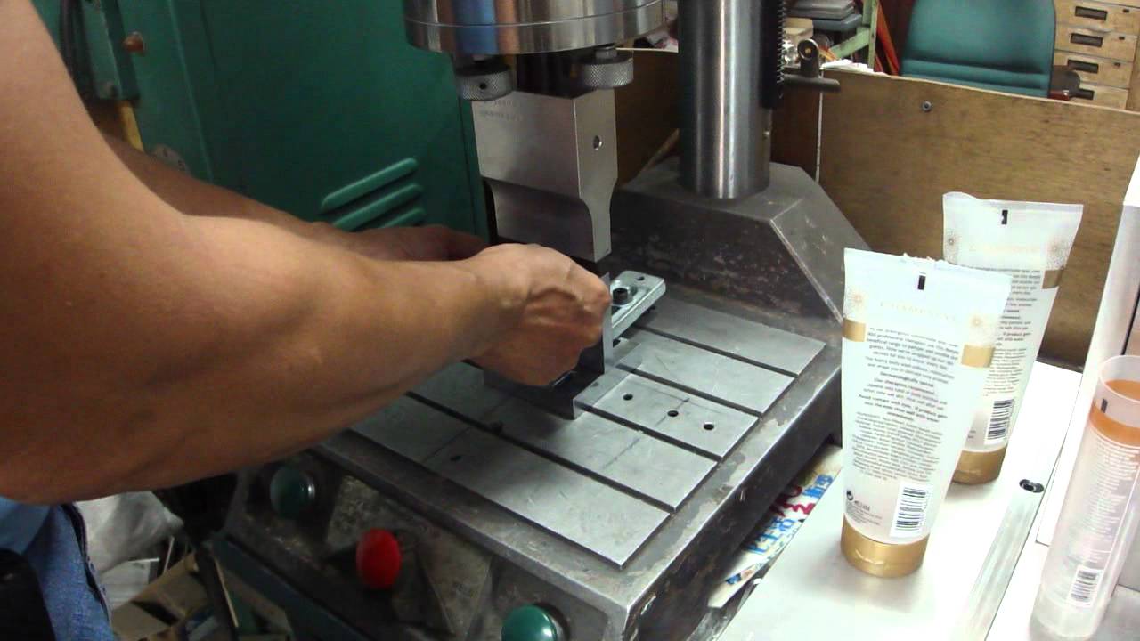 SUW-1520 / Plastic Tube Welding by Ultrasonic Plastic Welder - YouTube