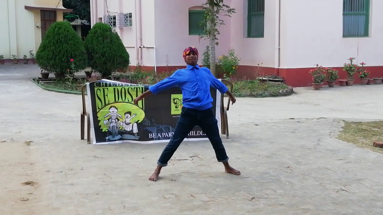 Poor boy dance like professional dancer with out training - YouTube