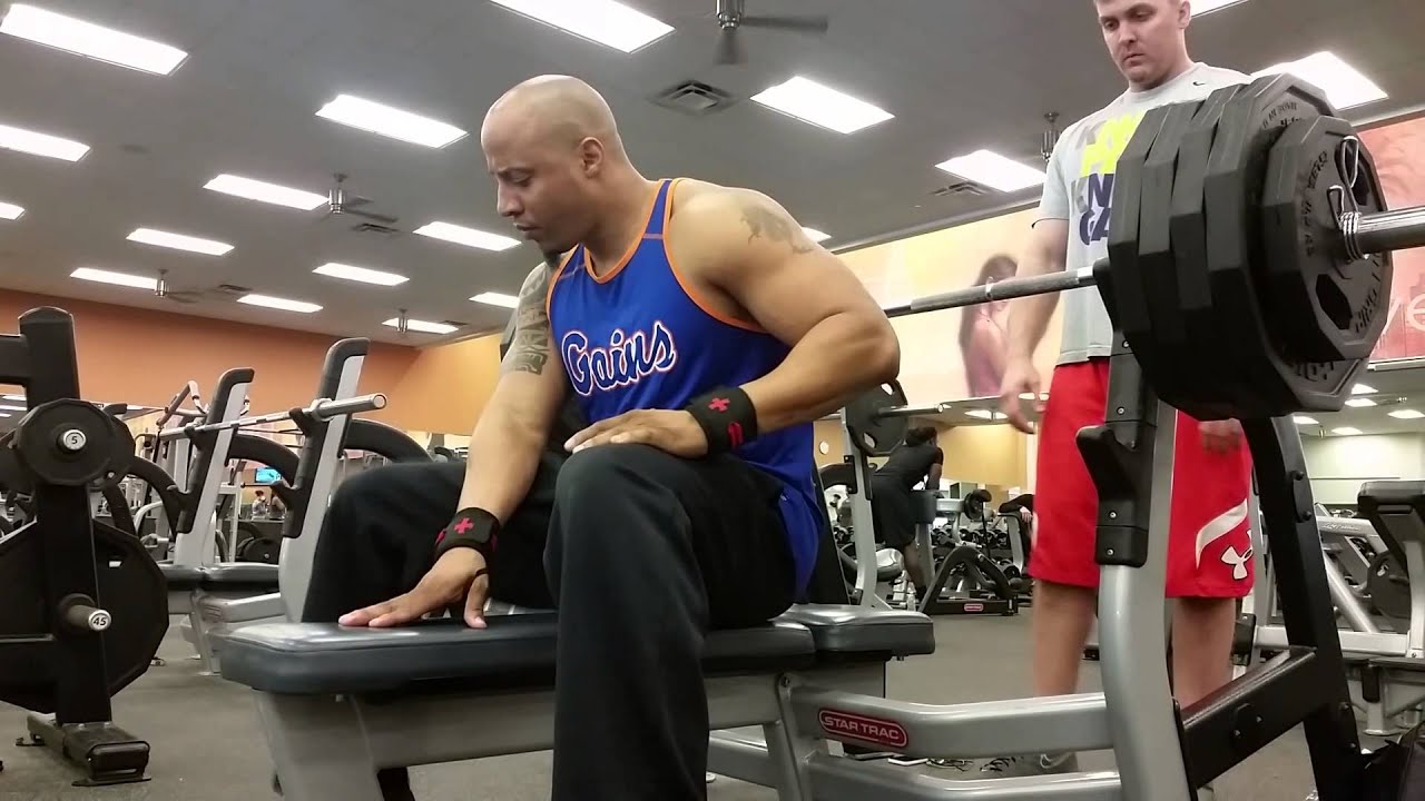 Bench Press 465lbs pause rep - YouTube