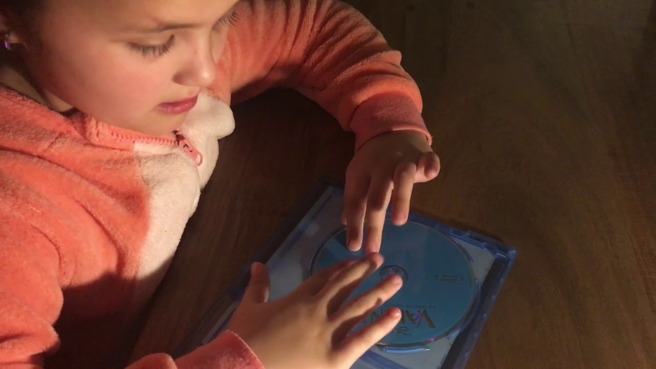 ASMR KIDS // Tapping on make-up, toys etc // JAIYA ROOS - YouTube