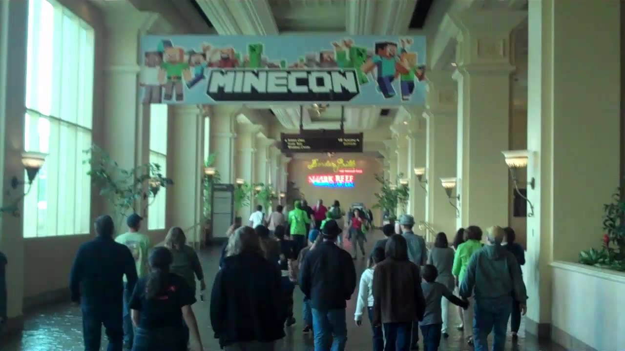 Minecon 2011 w/ LuclinMCWB - Minecon 2011 Minecon Sign - YouTube