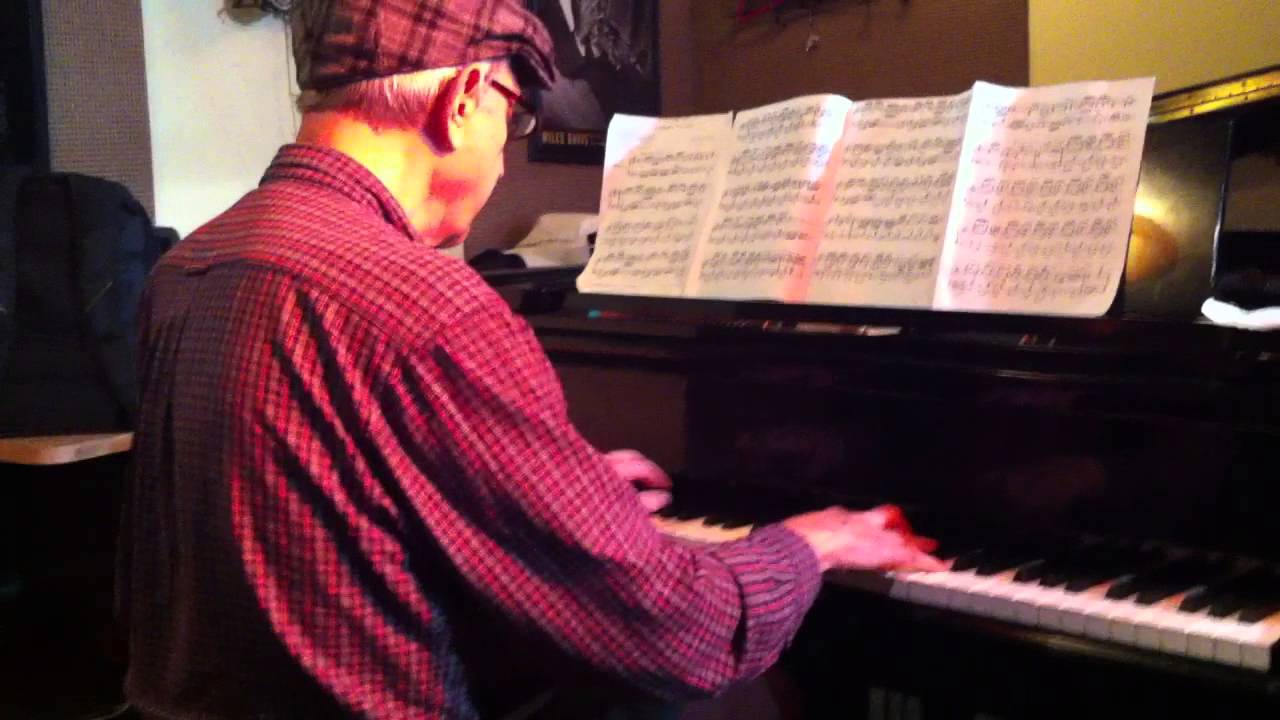Ron Ross plays a Rag at the Valley Ragtime Stomp June 2013 - YouTube