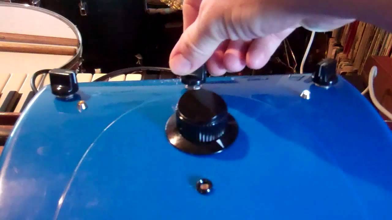 1 bit noise synth - YouTube