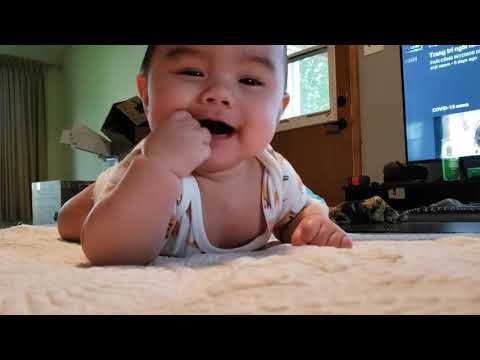 5m8d Theodore - tummy time - YouTube