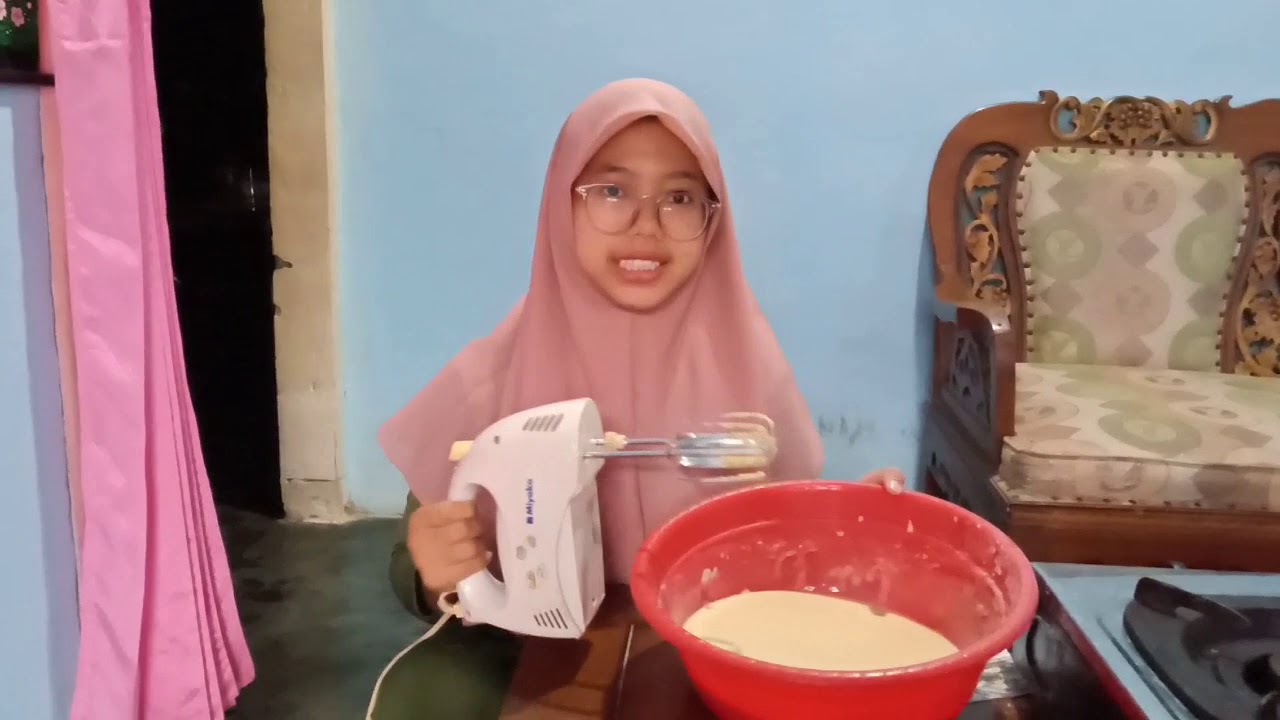 Proses Pembuatan Martabak Mini - YouTube
