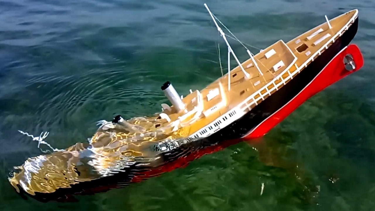 Cardboard ship sinking, ship model sinking in the sea, underwater ...