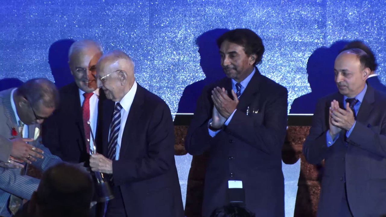 Capt. J.C. Anand Receiving Life Time Acheivment Awards in Samudra Manthan Awards 2016 - YouTube