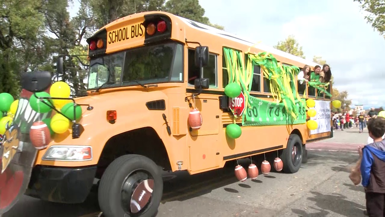 Homecoming Parade 2017 - YouTube