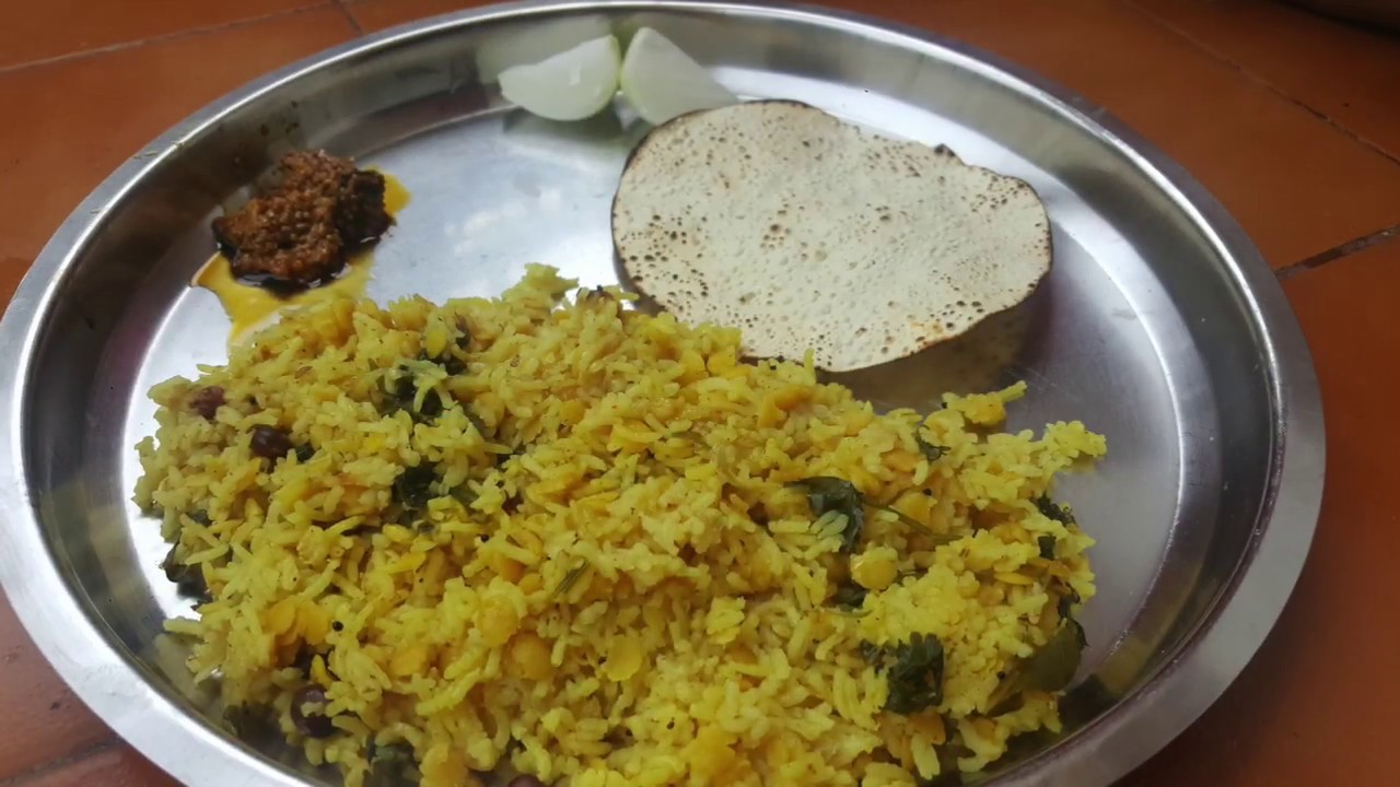 Khandeshi khichadi/खांदेशी खिचड़ी |स्वयं-पाक | - YouTube