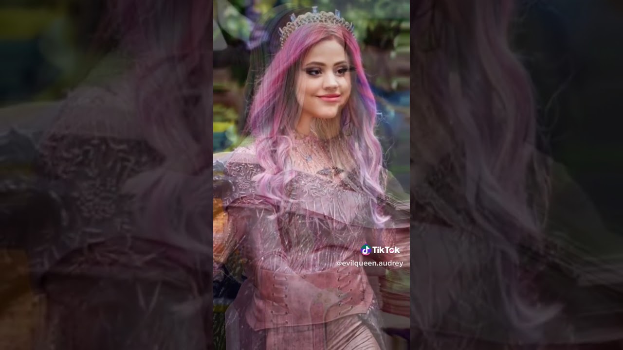 This is my favorite movie descendants 3 - YouTube