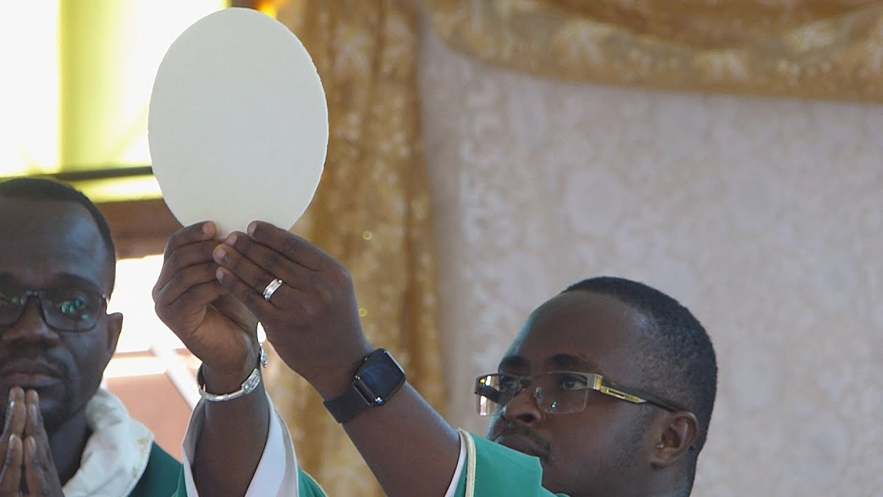 MESSE DU DIMANCHE 31/07/22 OFFERTOIRE A TES PIEDS Ó DIVIN ROI NOUS T ...