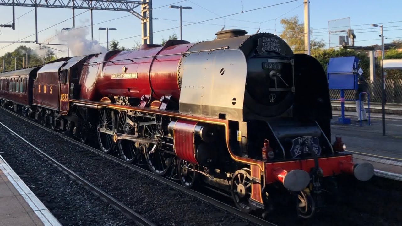 6233 Duchess of Sutherland passing Flitwick pulling the Yorkshireman ...