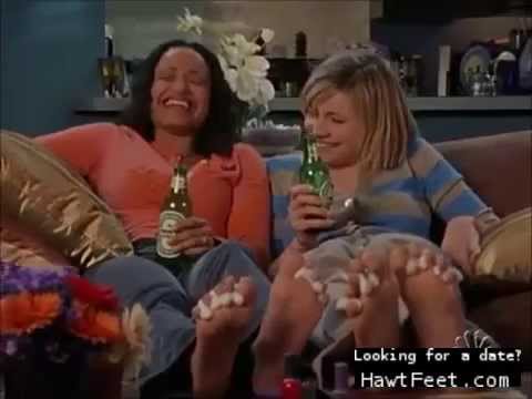 Celeb feet scene - Sarah Chalke and Judy Reyes
