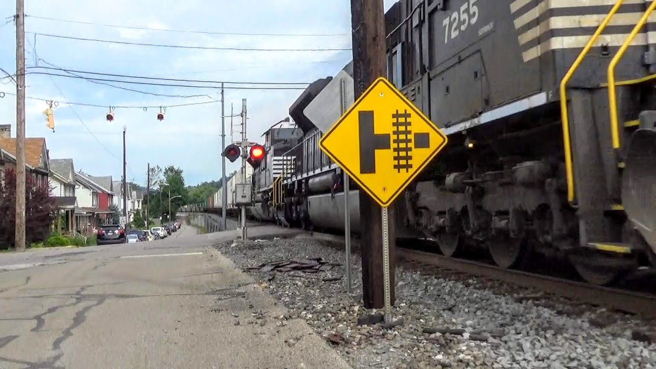 Awesome K5LA on NS 7255 Leading an Intermodal Eastbound through ...