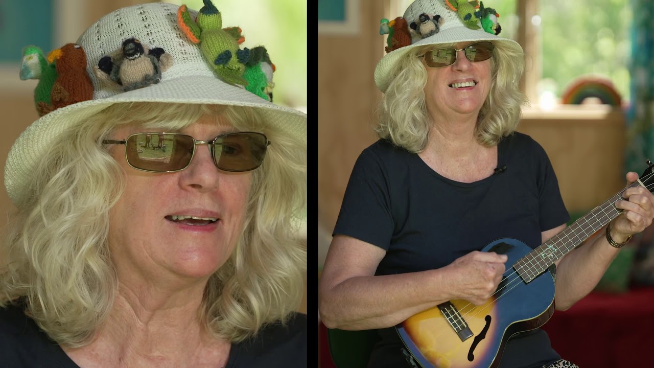 Janet Martin [Jampot Books] Discussing her books and her Suzuki Escape ...
