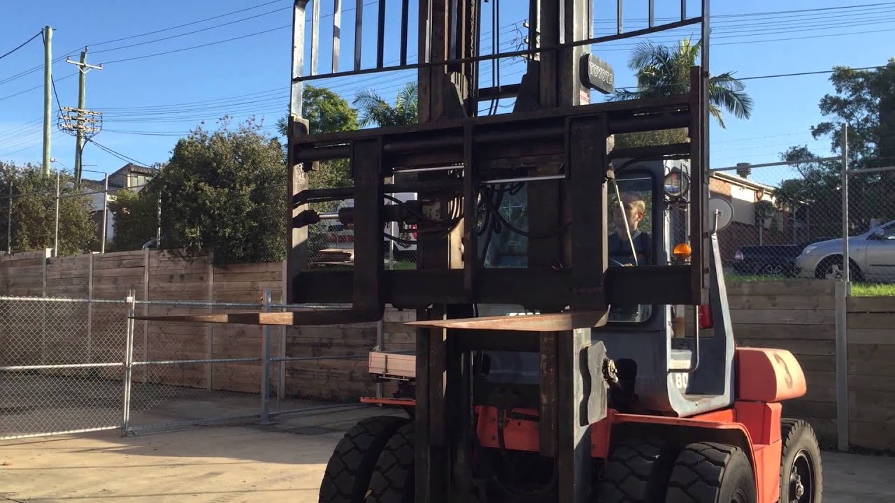 Toyota 8 tonne forklift 5FD80 - YouTube