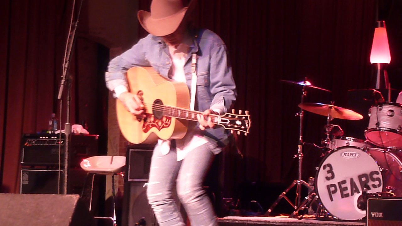 Dwight Yoakam's dance moves to Honkytonk Man - YouTube
